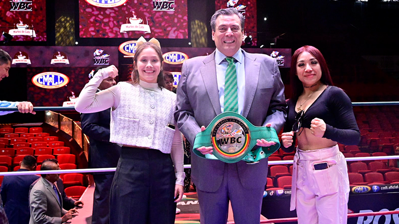 Hug Before their battle in Cuernavaca - Sports Joust